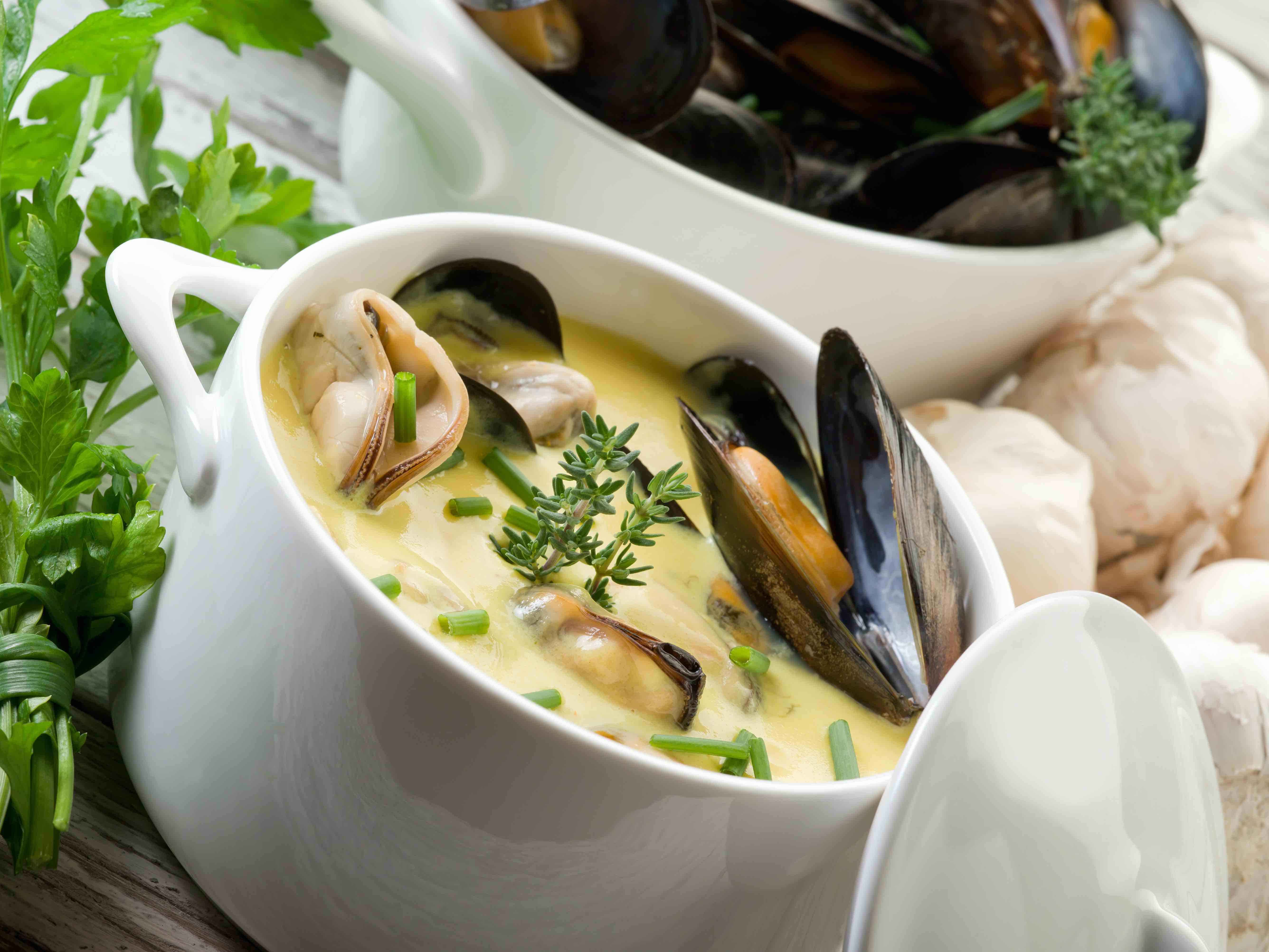 Sautéed Mussels with Creamy Chickpea Purée | MaMaBlip