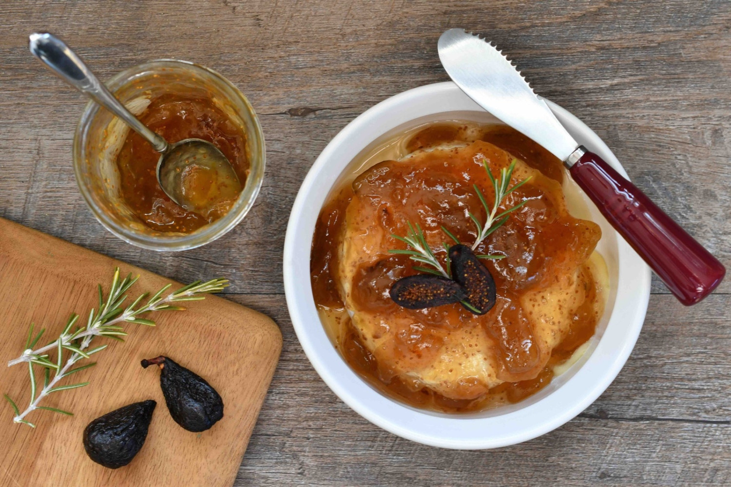 Wine-Poached Figs with Mascarpone Cream and Toasted Walnuts | MaMaBlip