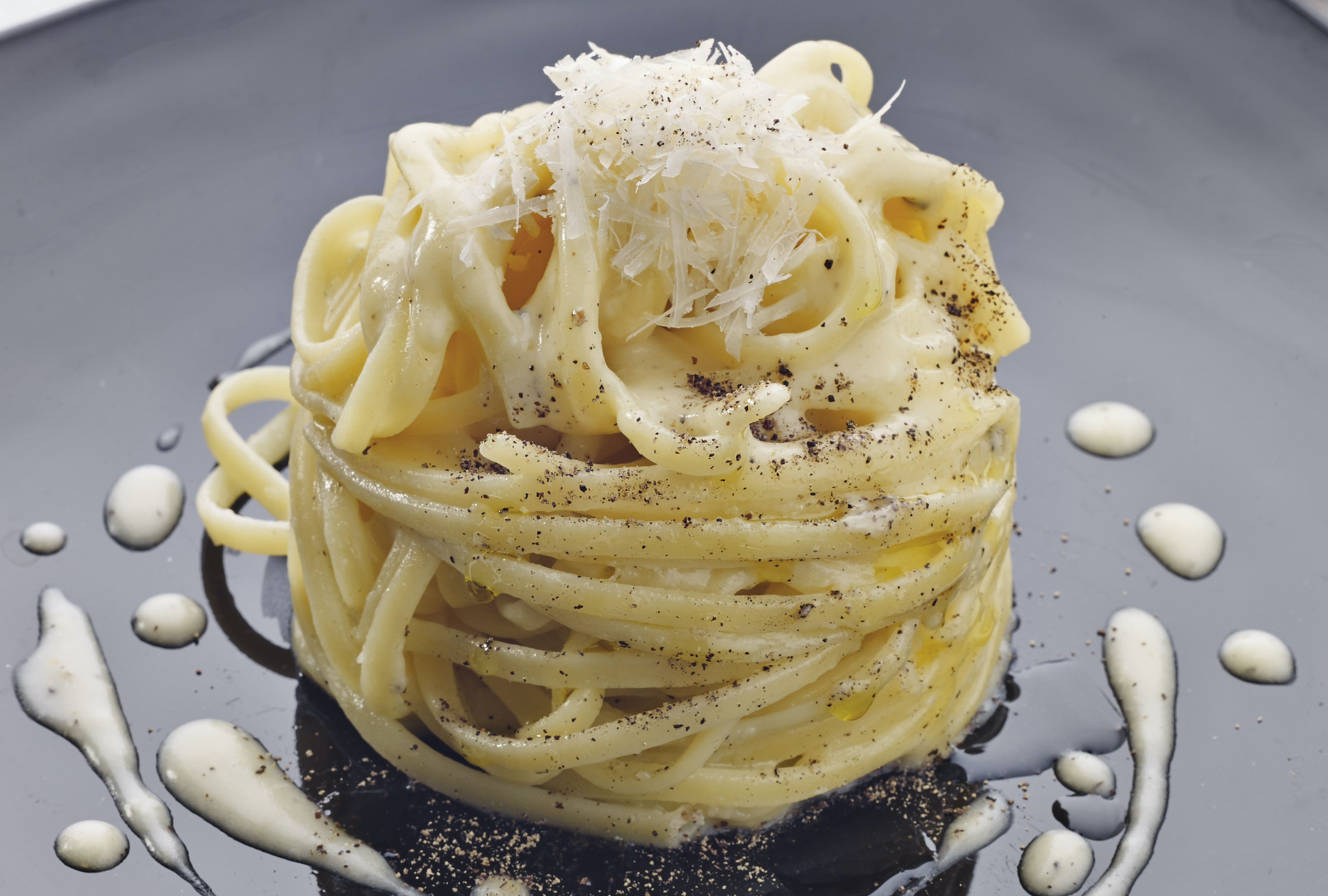 Spaghetti with Piave Cheese and Black Pepper | MaMaBlip
