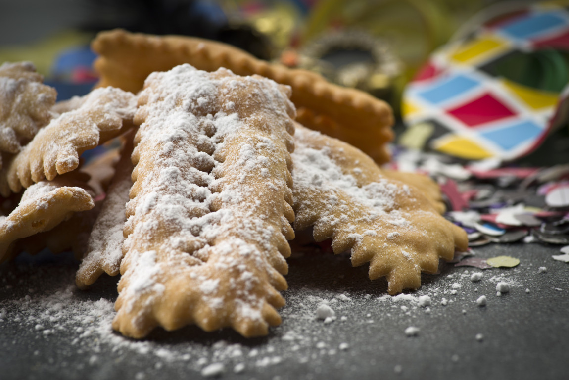 Crispy Italian Carnival 'Chiacchiere' Delight | MaMaBlip