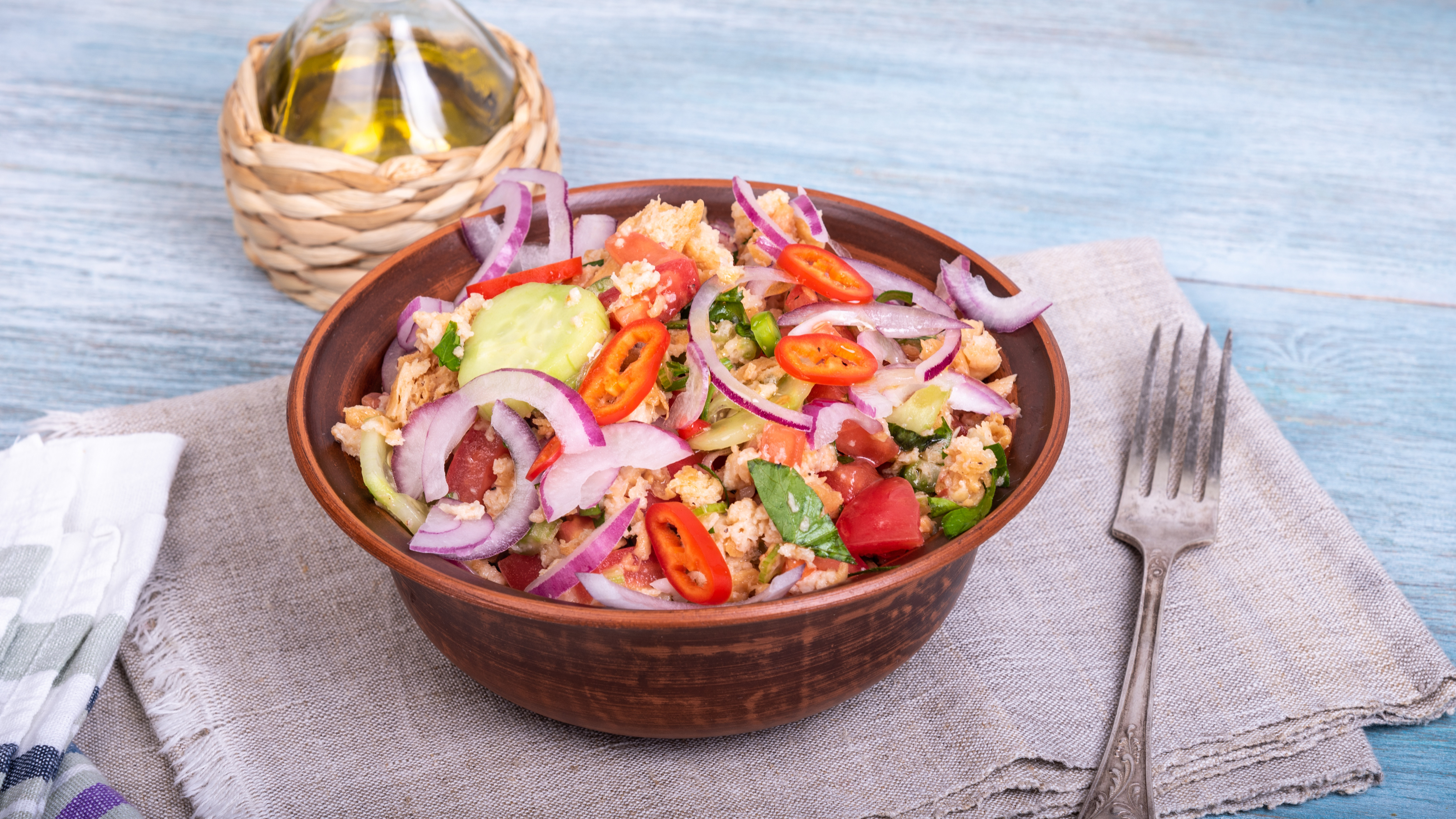 Classic Panzanella Salad (Tuscan-Style Tomato and Bread Salad)